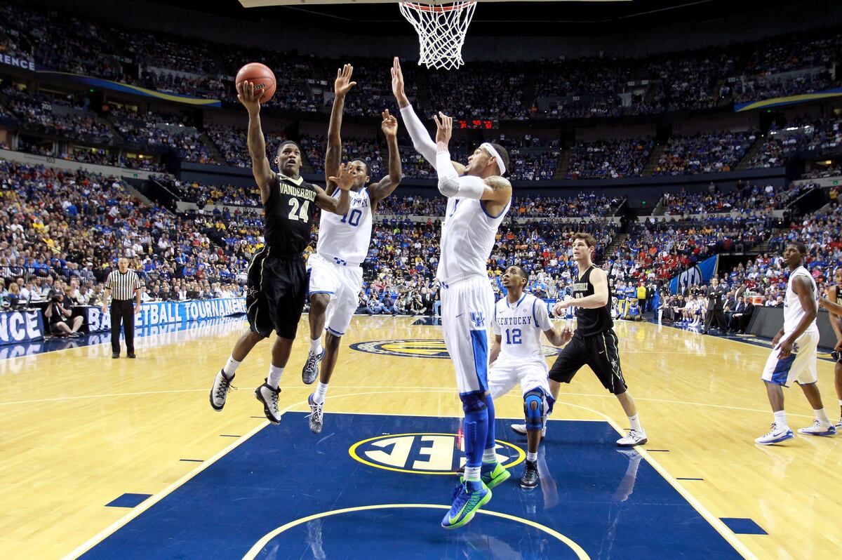 Kentucky Basketball: Will Dakari Johnson or Willie Cauley-Stein Start ...