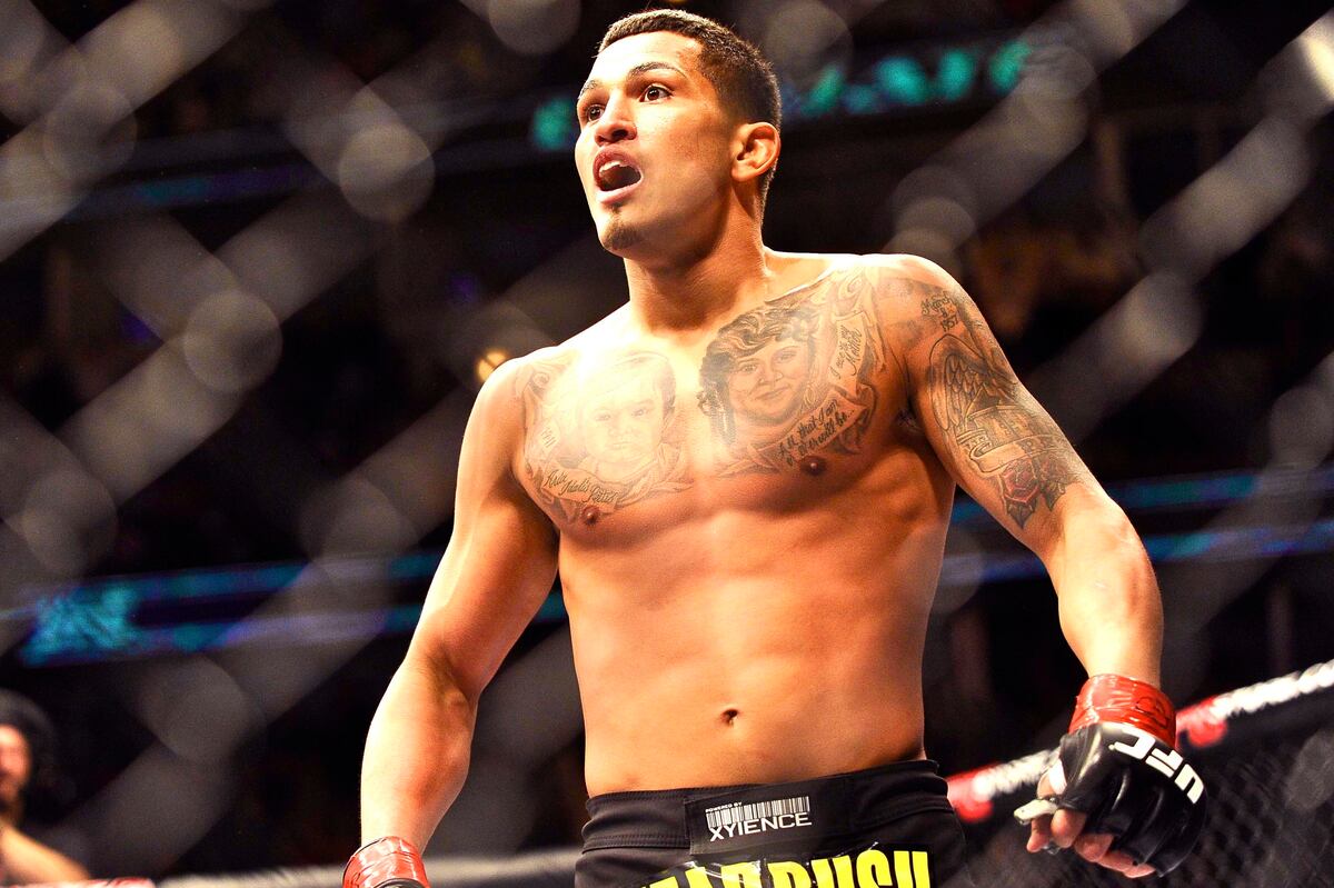 UFC 164: Benson Henderson vs. Anthony Pettis Main Card Odds and ...