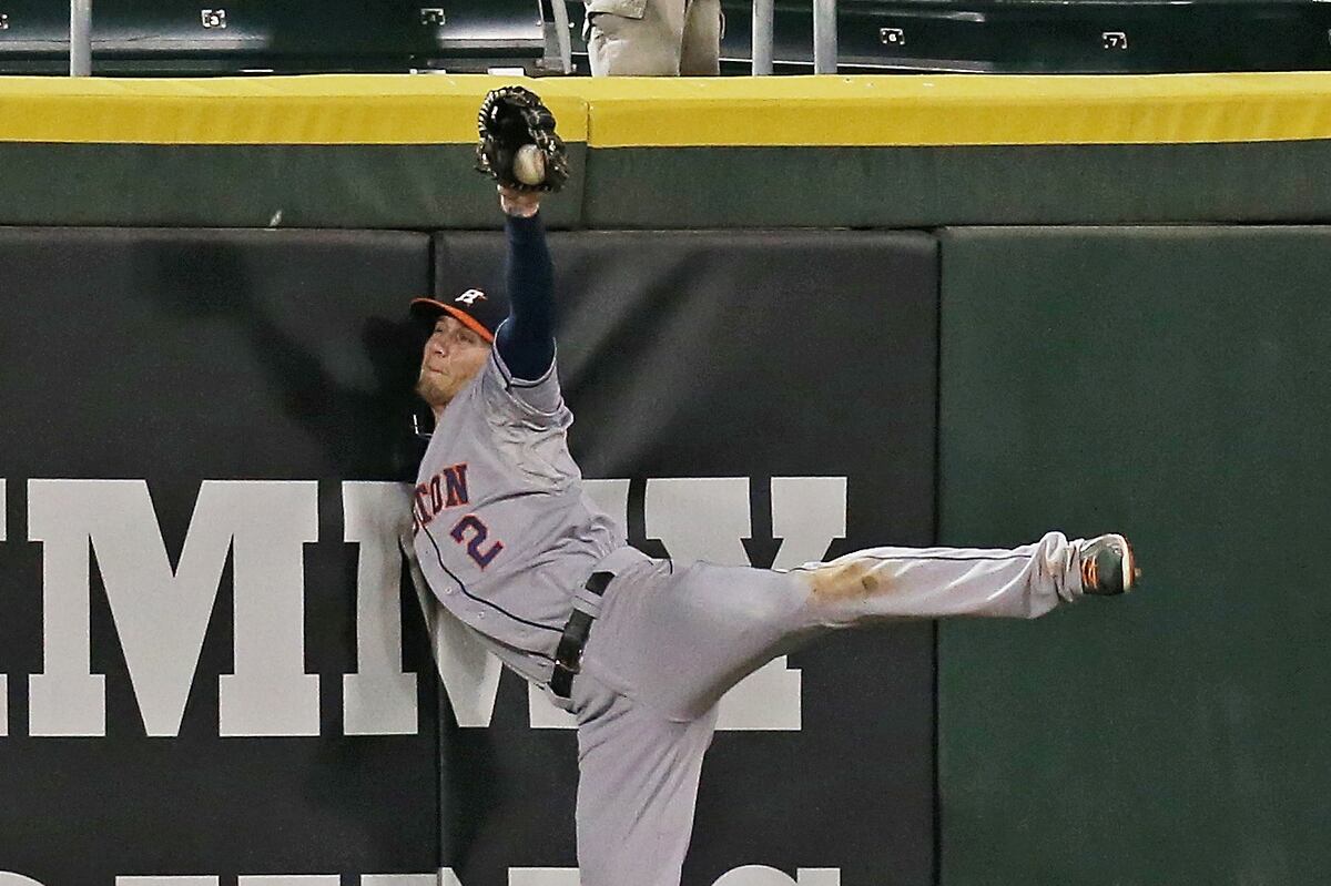 Brandon Barnes Makes Incredible Leaping Catch to Rob Adam Dunn | News ...