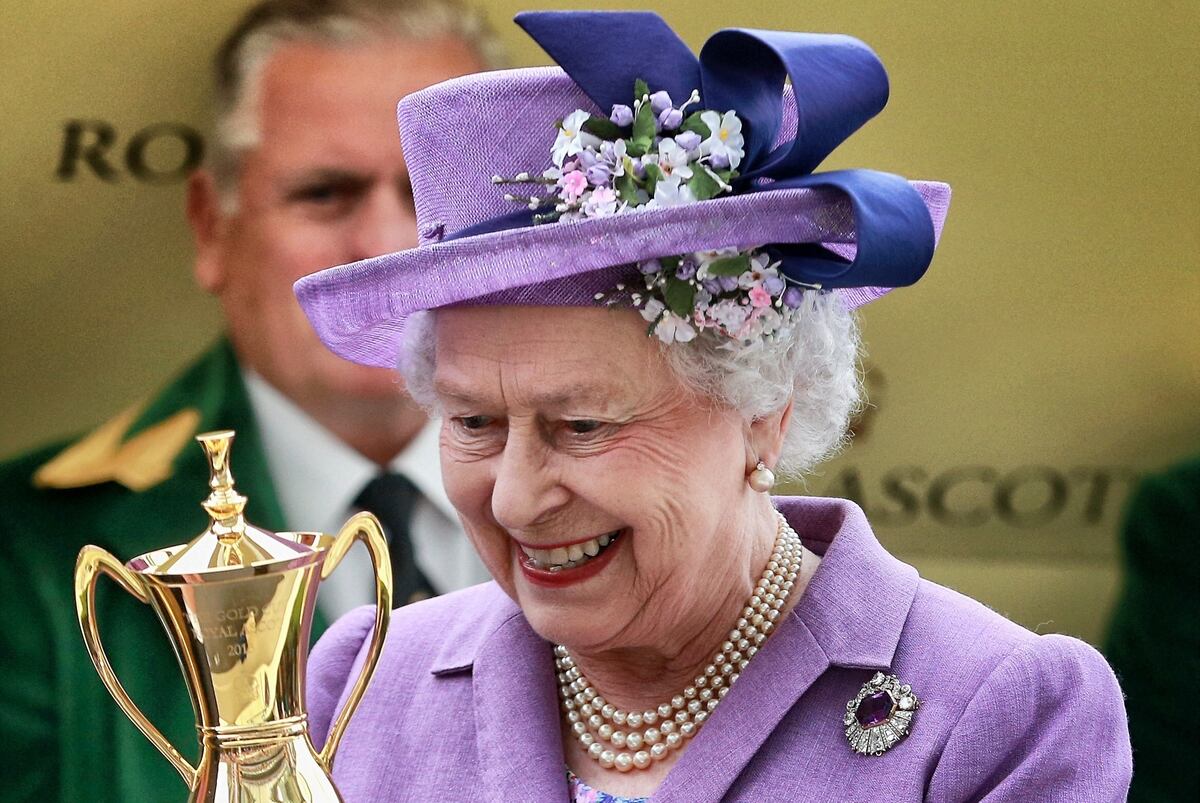 Queen's Home Buckingham Palace to Host First Football Match | News ...