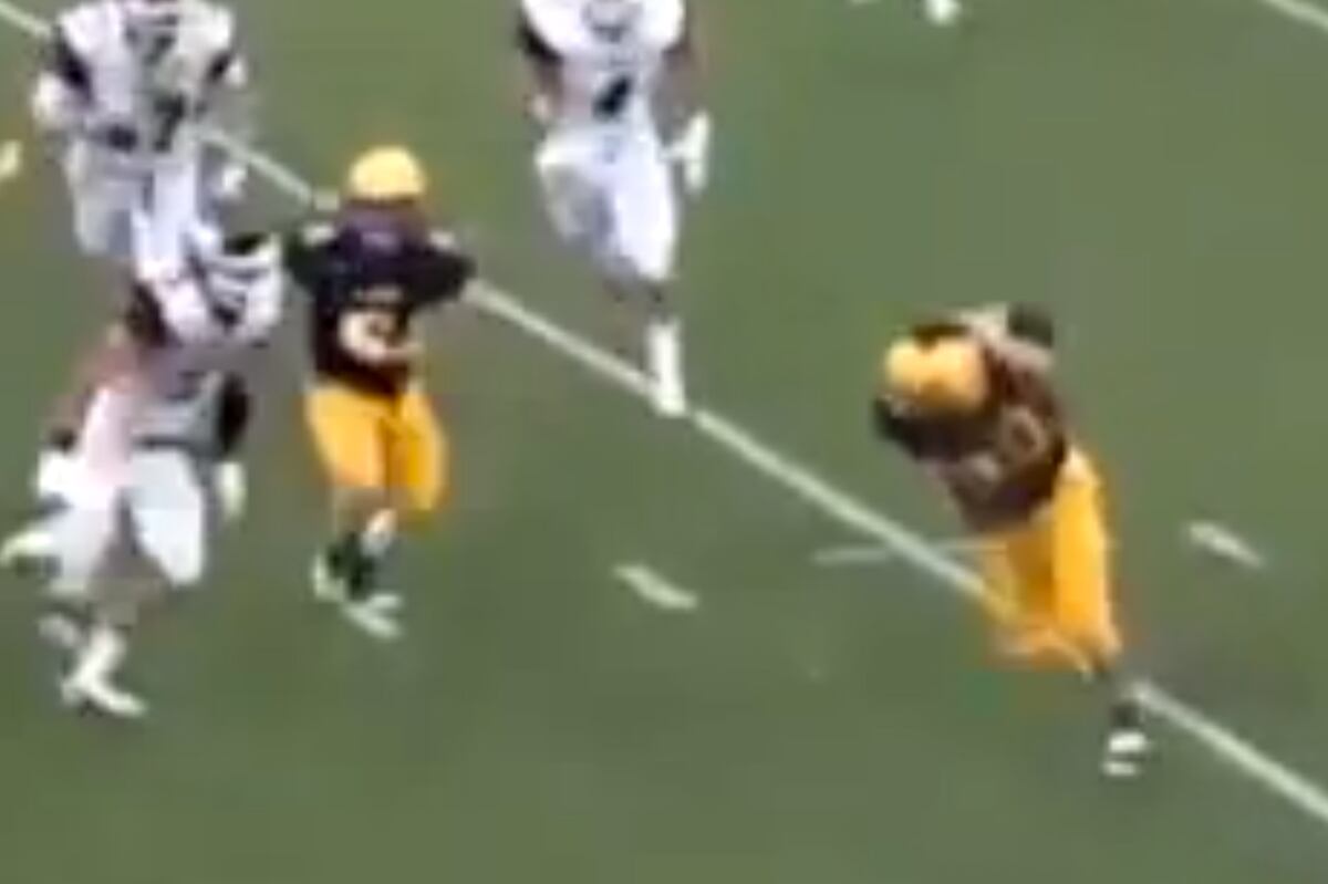 High School Football Player Gets Helmet Twisted Backward, Runs into a ...