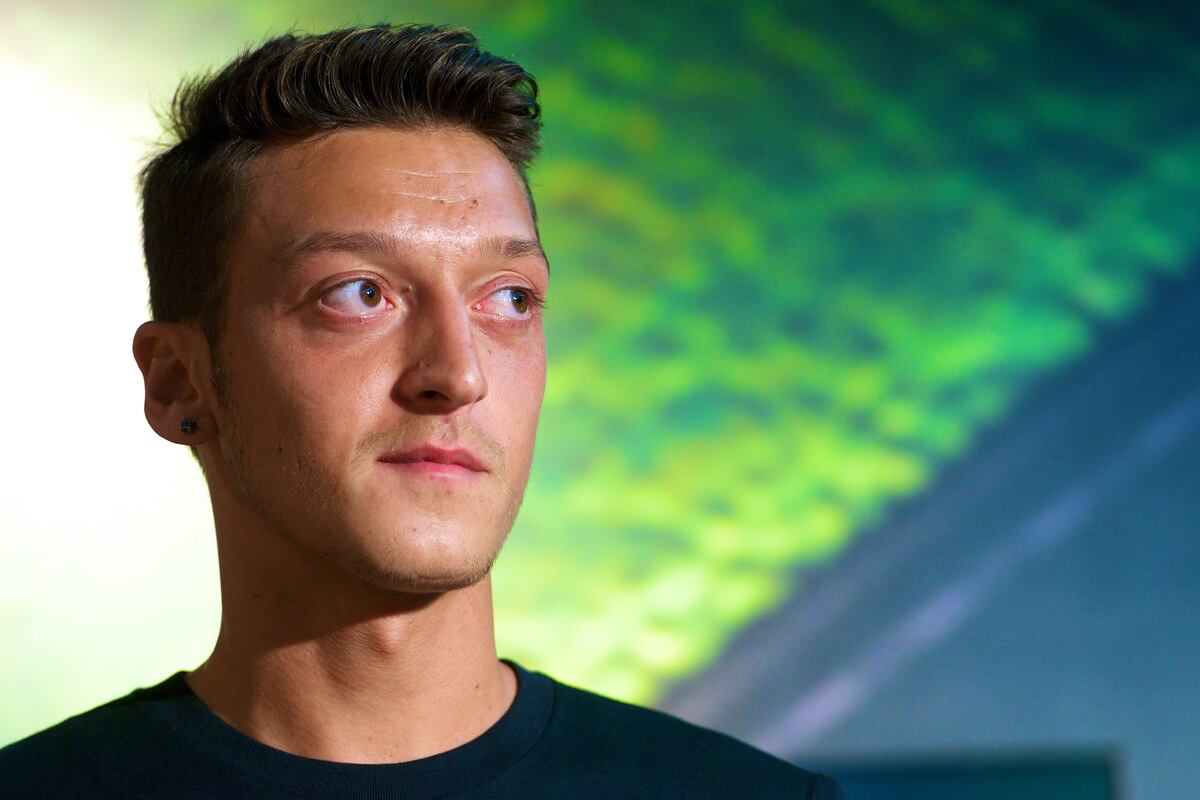 Arsenal Investigate If Academy Coach Mark Arber Bet on Mesut Ozil Deal ...