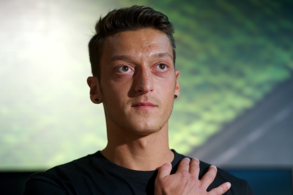 5 Things That Will Surprise Mesut Ozil on His Arsenal Debut | News ...