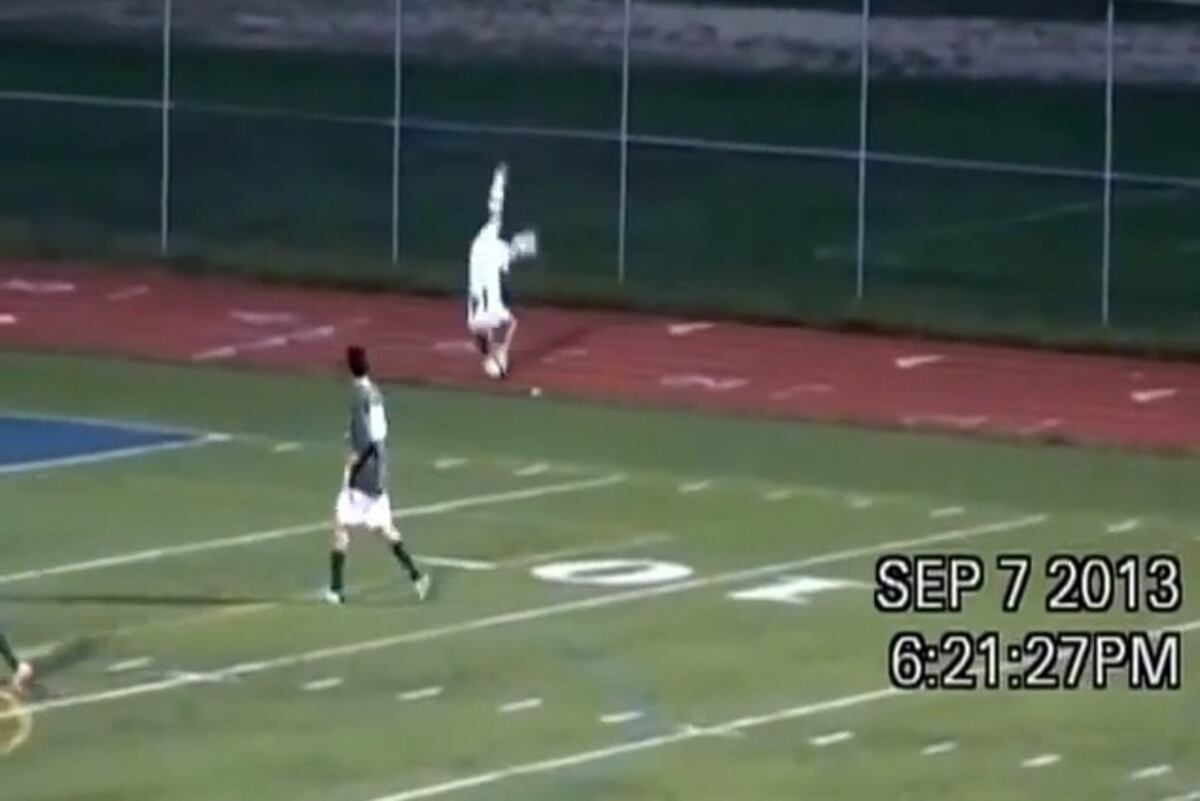 US Footballer Scores Directly from Flip Throw-in Thanks to Goalkeeper ...
