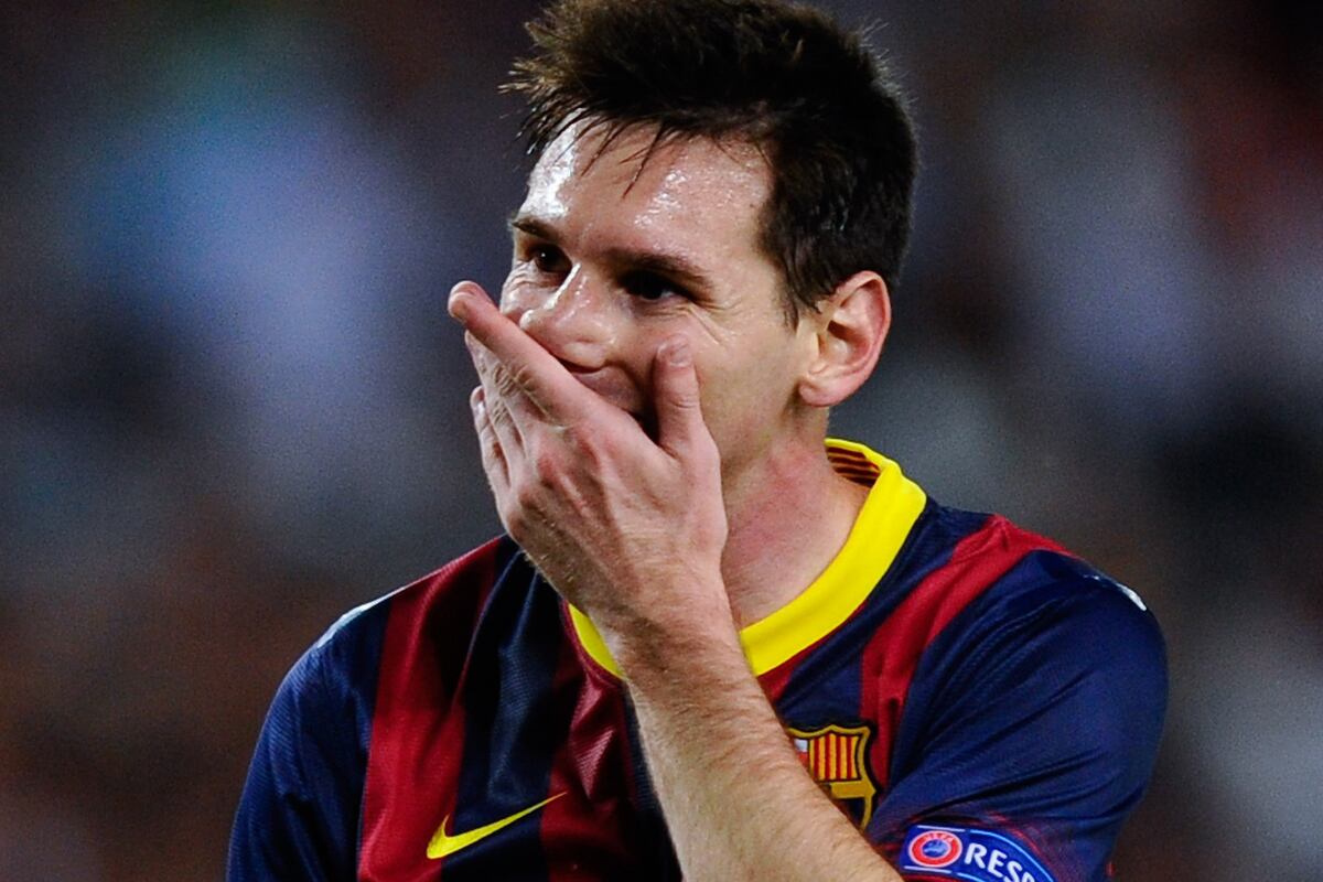 Lionel Messi Accused of Refusing Handshake from Raul Baena in Liga ...