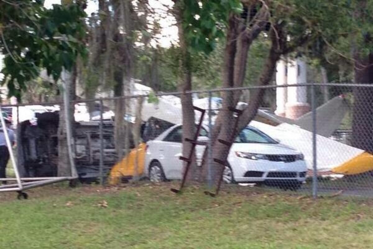 Plane Crashes Near Florida's Flavet Field Before Arkansas Game ...