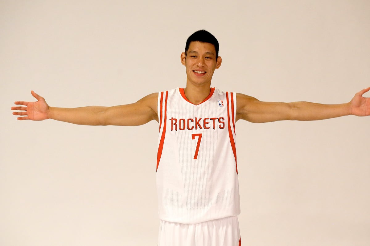 Jeremy Lin Gets Epic Airport Greeting in Philippines on Rockets ...