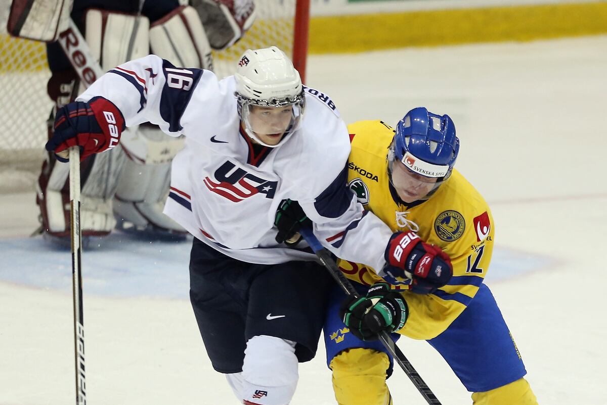 Chicago Blackhawks Farm Report: Rockford IceHogs Holding Their Own on ...