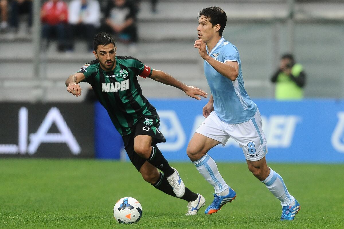 Hernanes Reportedly Set to Spark Transfer Battle Between Arsenal and ...