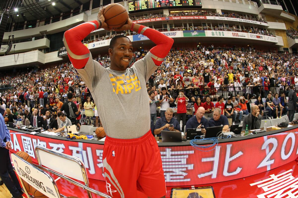Dwight Howard Leaves Practice After Being Poked in Eye | News, Scores ...