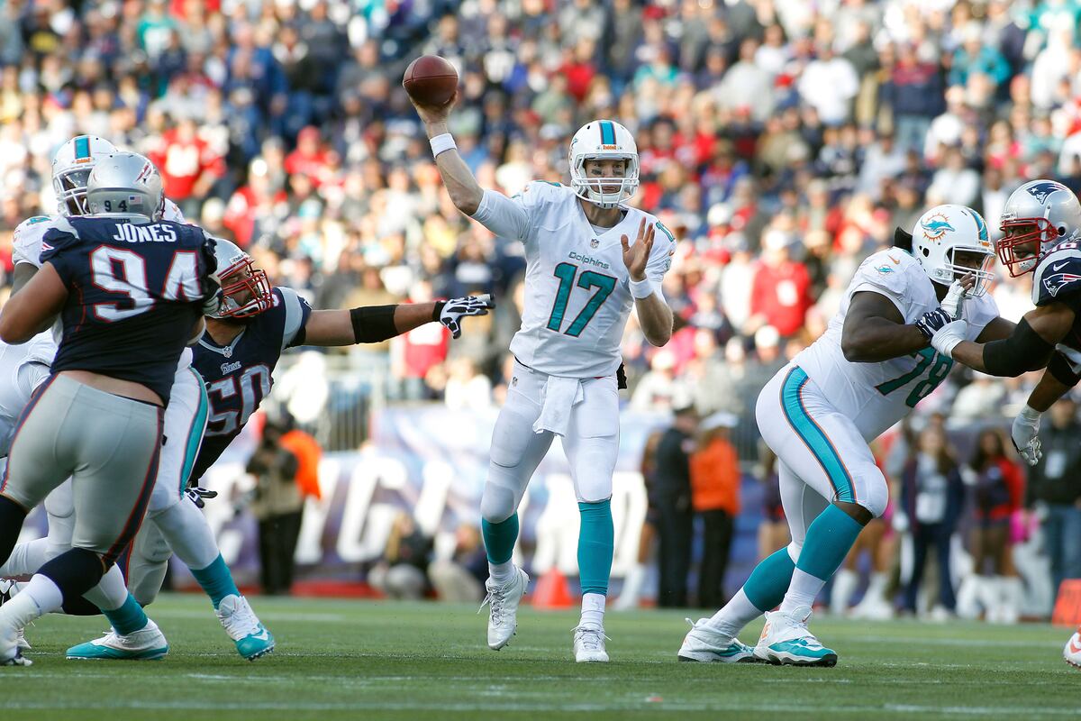 Breaking Down Left Tackle Bryant McKinnie's Miami Dolphins Debut | News ...