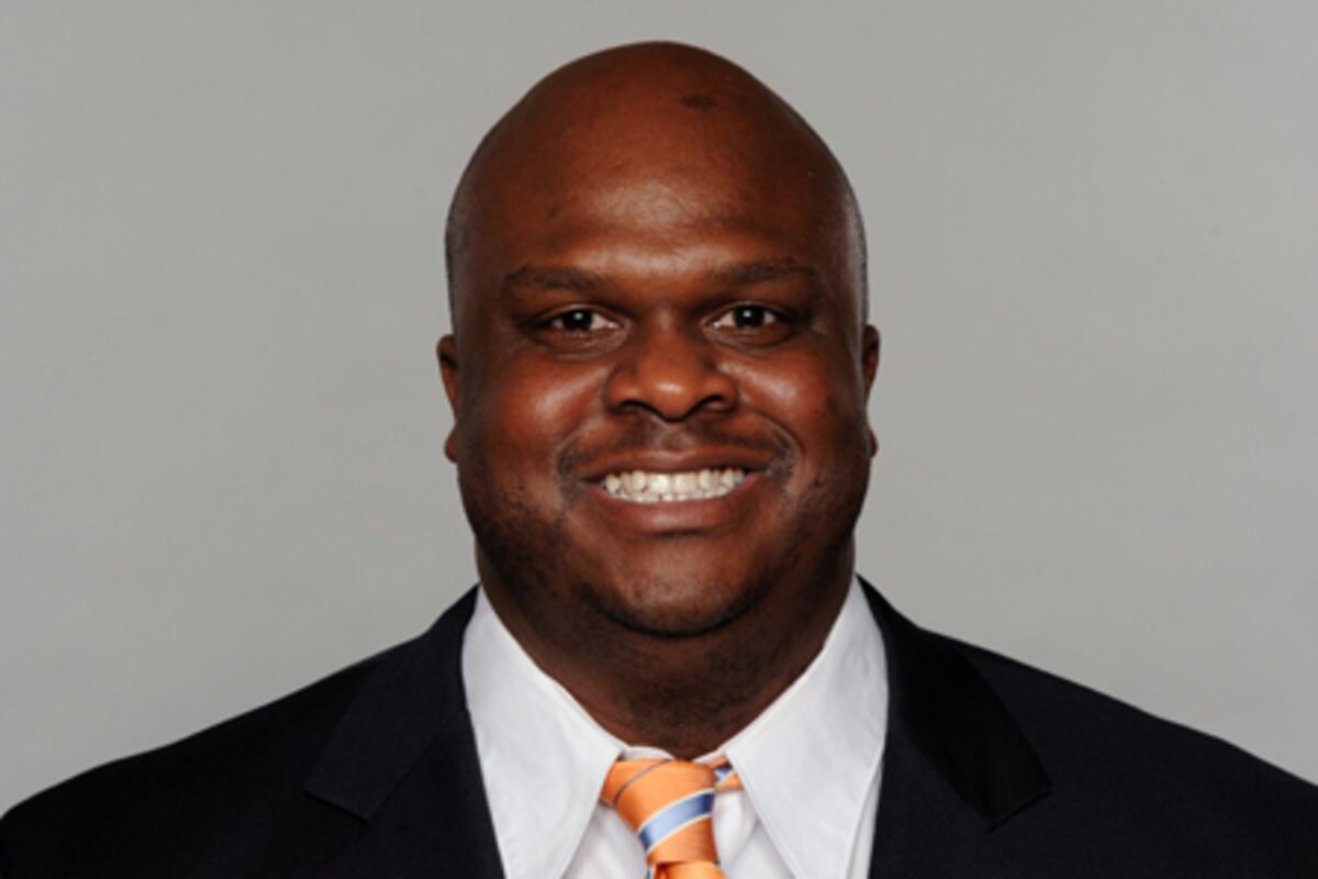 Dolphins and Assistant OL Coach Chris Mosley Reportedly Agree to Part ...