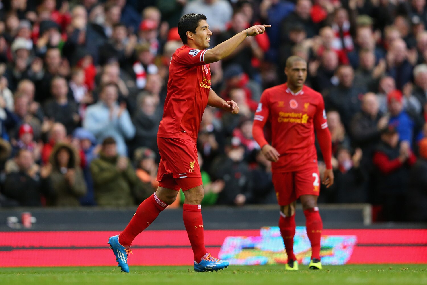 GIF: Luis Suarez Double Helps Liverpool to 4-0 Lead Against Fulham ...