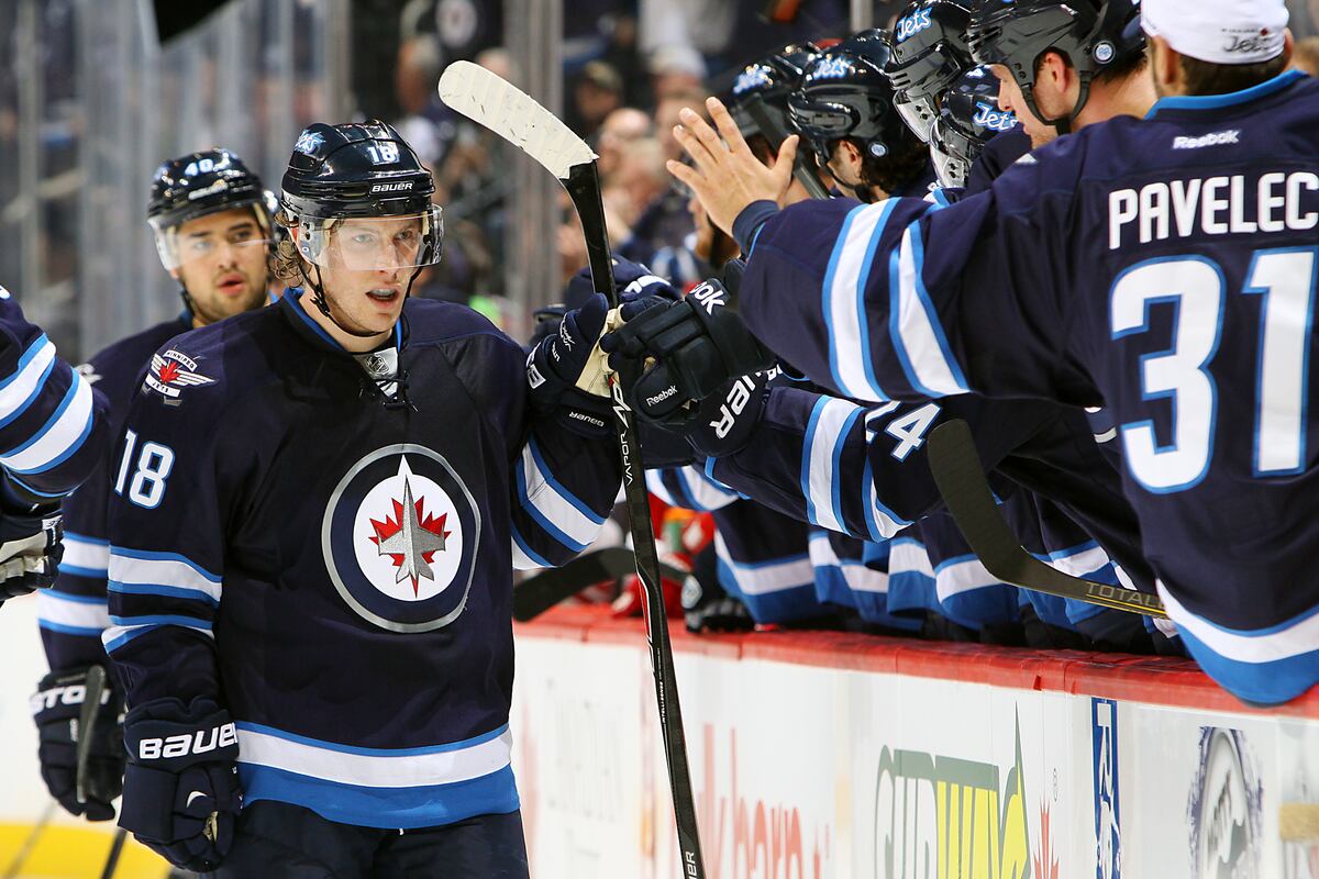 Winnipeg Jets' Bryan Little Earning Every Penny of New Contract | News ...