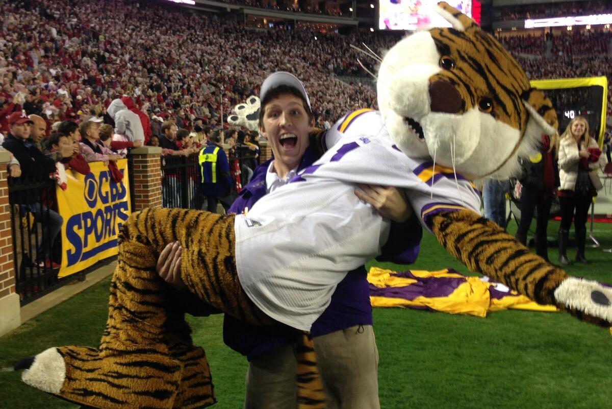 LSU Football Q&A: "LSU T-Rex" Caleb Bates on His Legendary Dance in ...