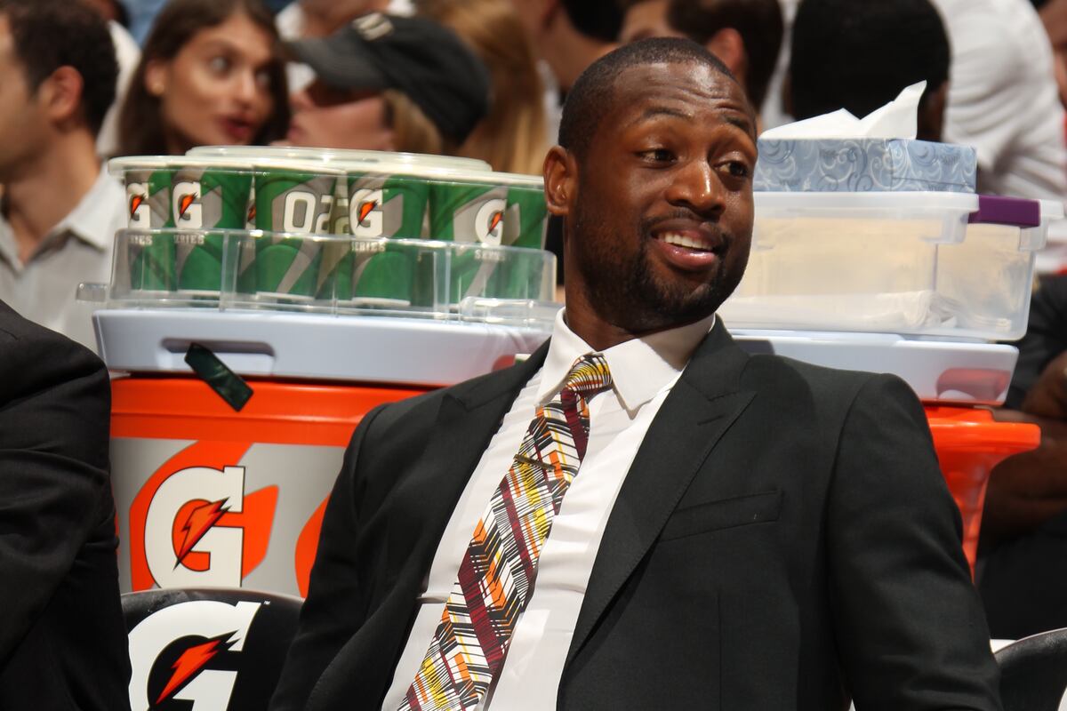 Dwyane Wade's Bum Knee Setting Up LeBron James, Miami Heat for Roller ...