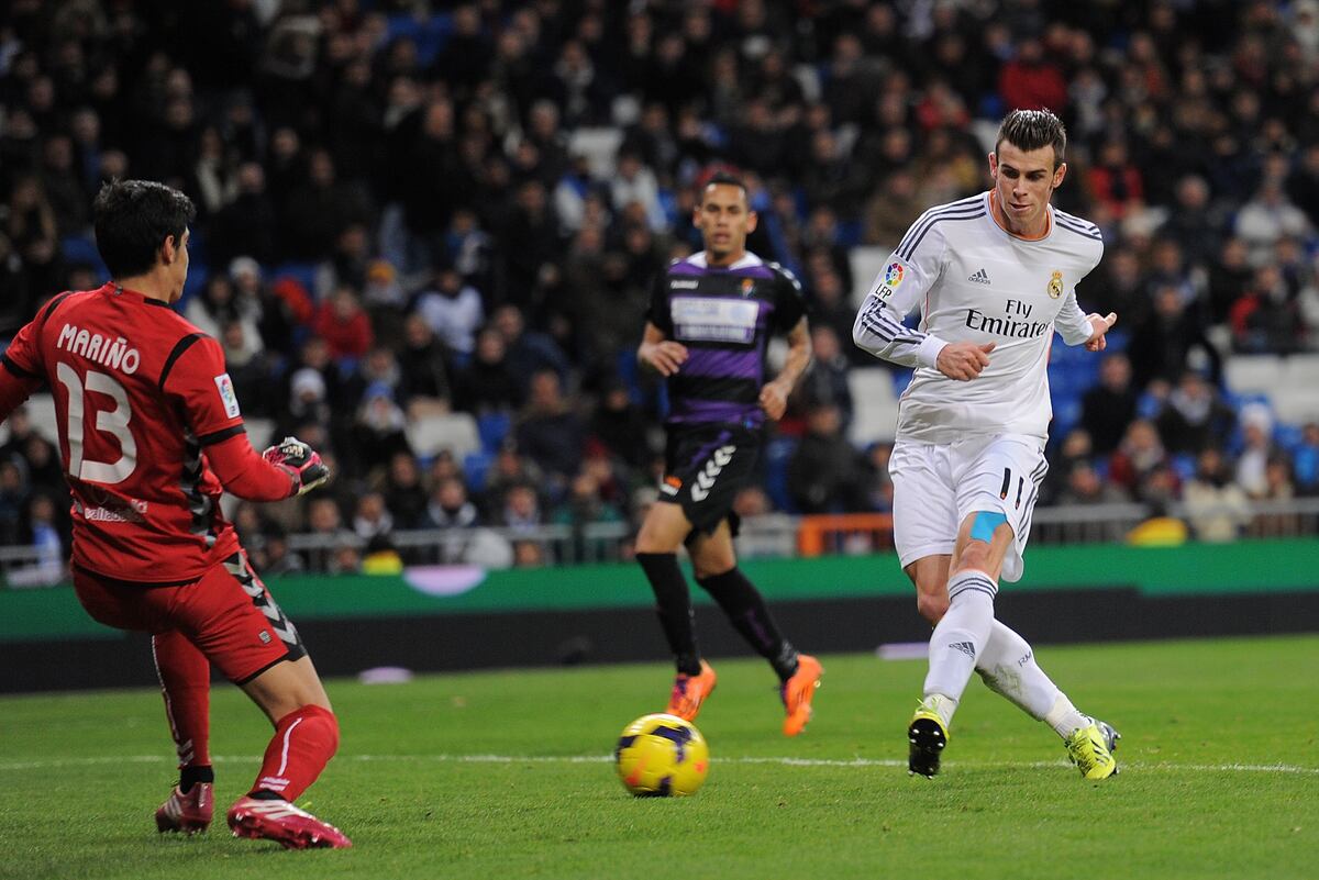 Gareth Bale's Triple Threat and the Greatest World Football Moments of ...