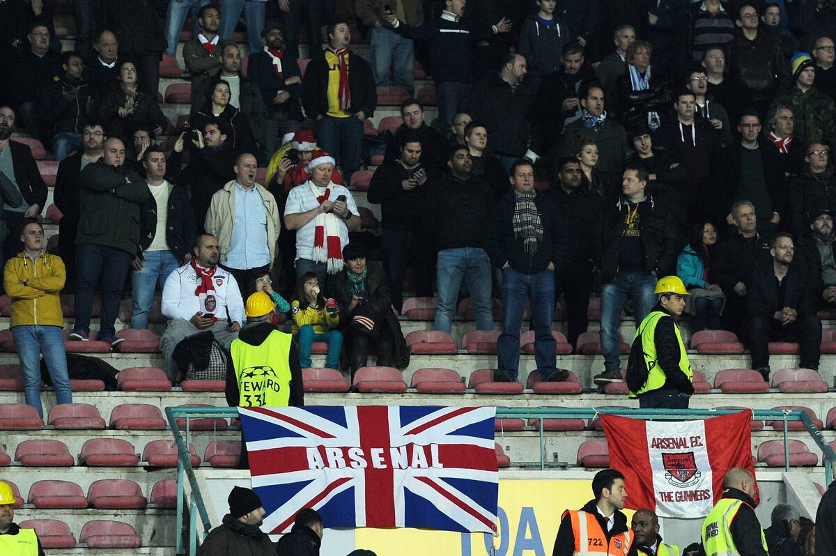 Arsenal Fans Angry at Club After Late Safety Buses Arrive After Kick ...