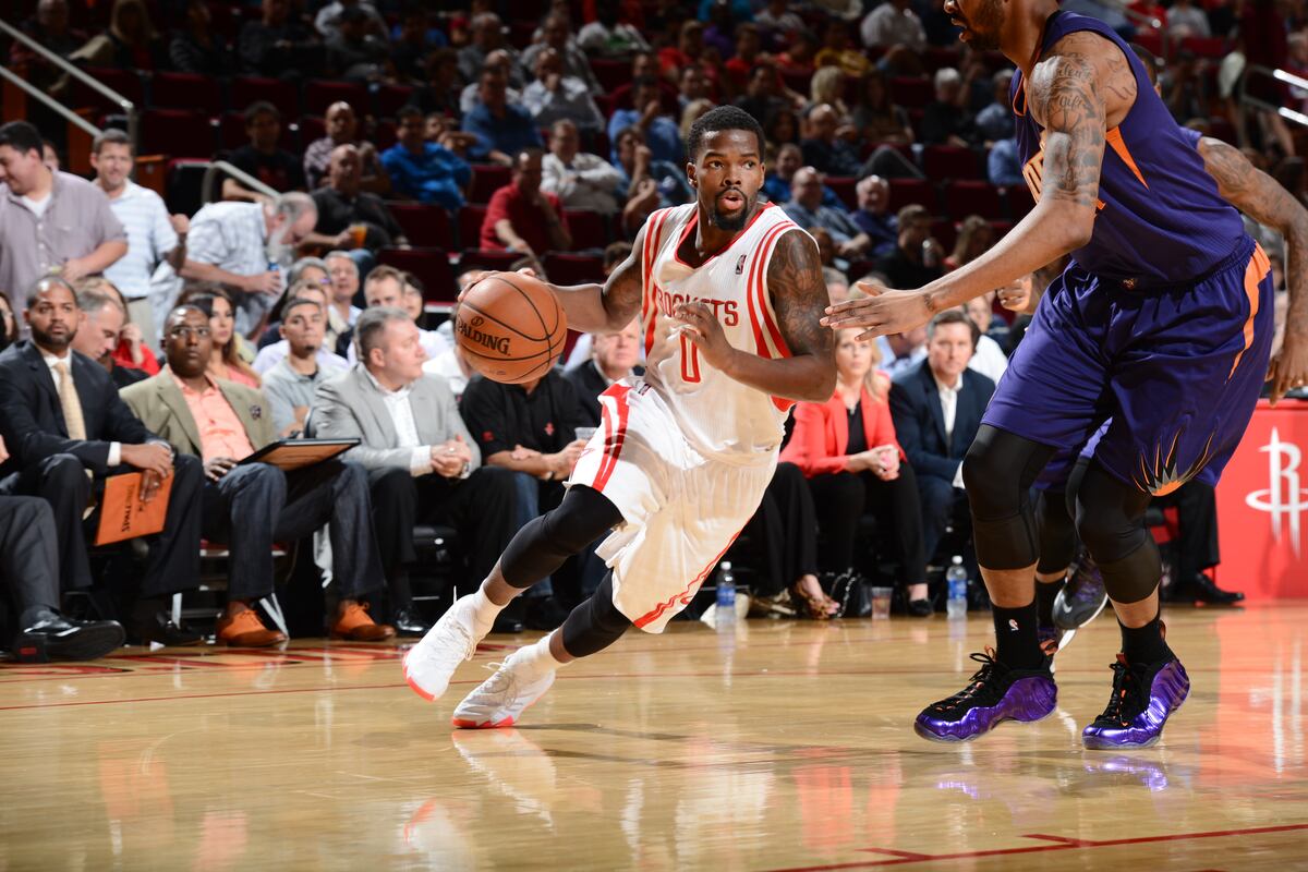 Don't Look Now, but Aaron Brooks Is a Valuable Houston Rockets Player ...