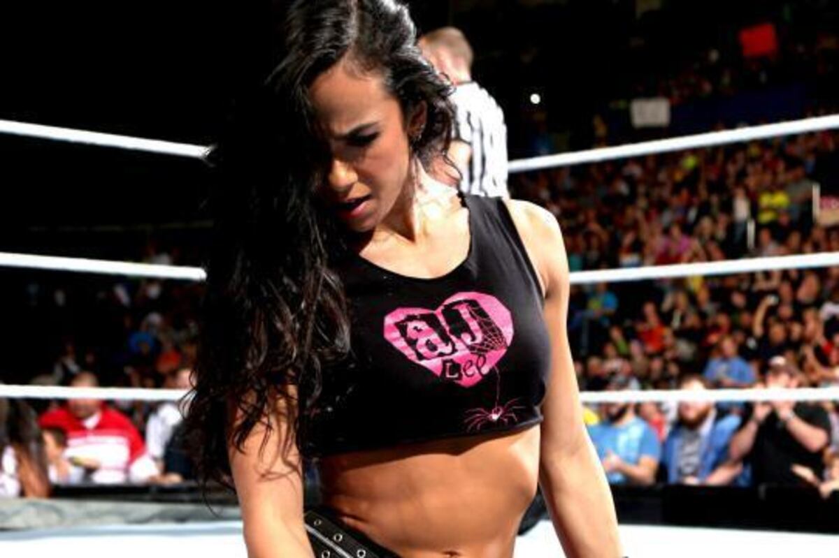 AJ Lee Draws Negative Reaction After Backstage Incident at Tribute to ...