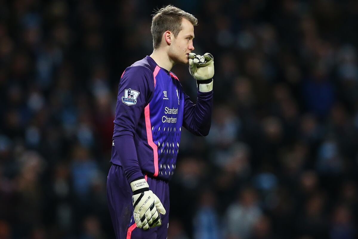 Gary Neville, Edwin Van Der Sar Blast Simon Mignolet on Twitter After ...