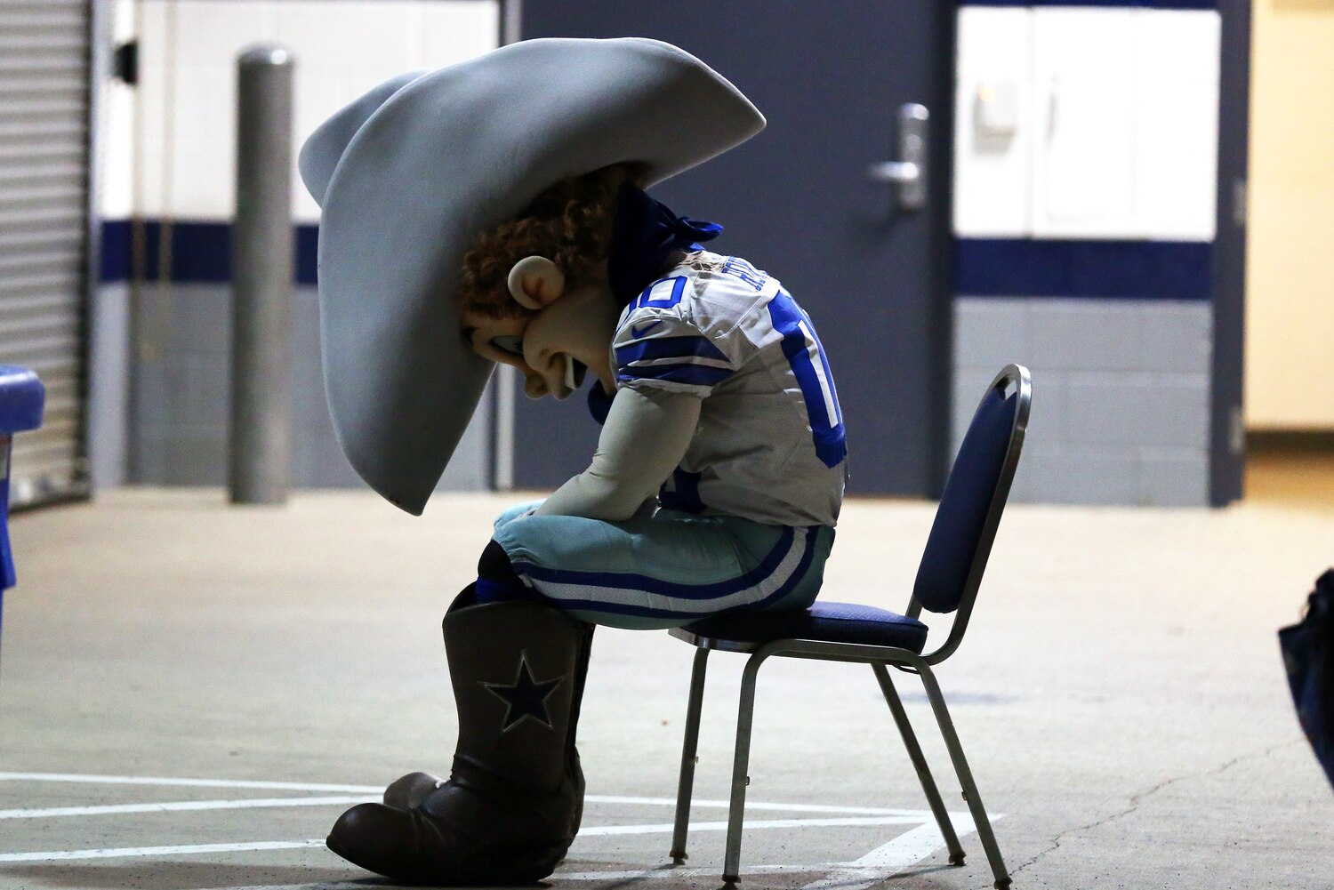 This Picture of the Cowboys Mascot Perfectly Captures How Dallas Fans ...