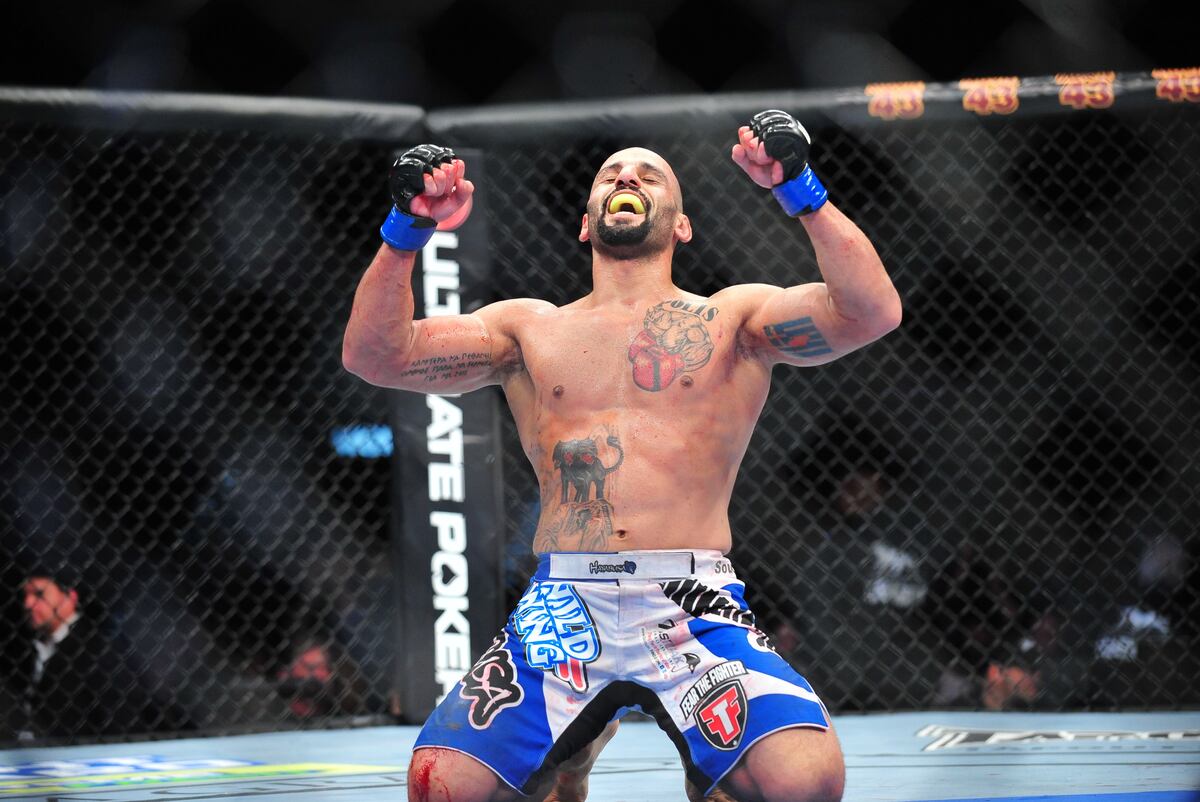 Costas Philippou Wants Fight of the Night Against Rockhold at UFC Fight ...