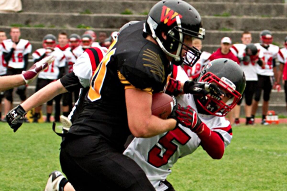 Blake Whiteley Commits to Texas: Charlie Strong Lands Massive JUCO TE ...