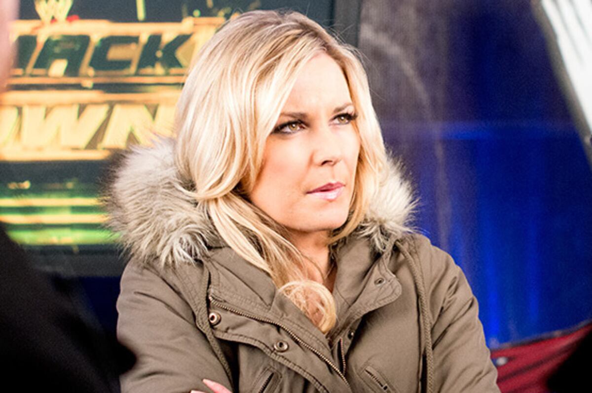 Renee Young Wants to Be 1st Female Colour Commentator for WWE, Should ...