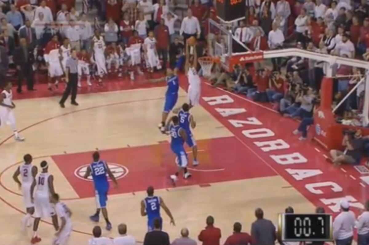 Michael Qualls Video: Watch Razorbacks Guard's Last-Second Dunk to Beat ...