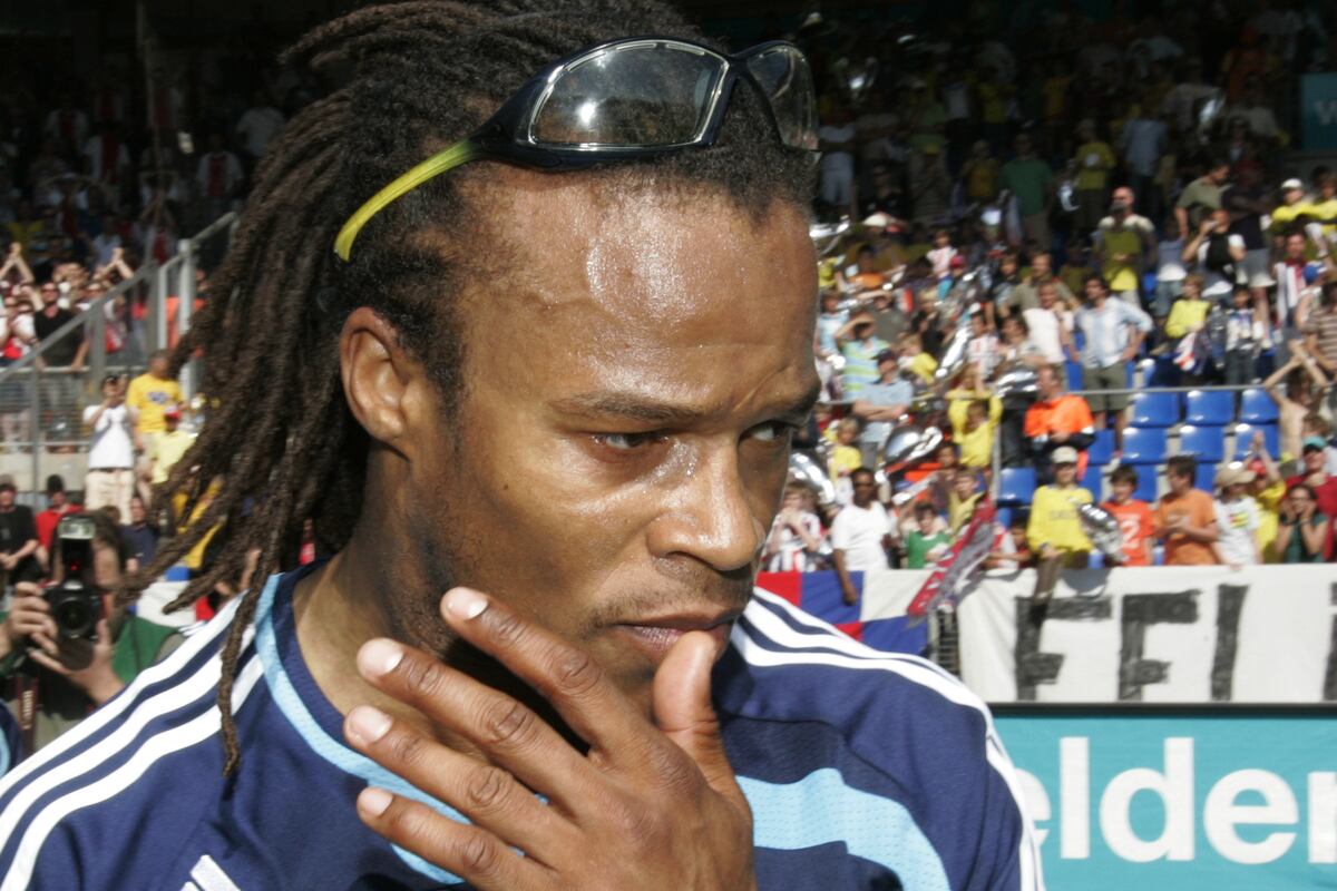 Edgar Davids Steps Down as Manager of Non-League Barnet FC | News ...