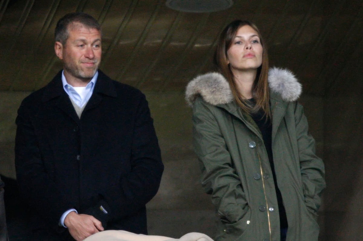 Roman Abramovichs Partner Dasha Zhukova Accused Of Incredibly Racist Photo News Scores