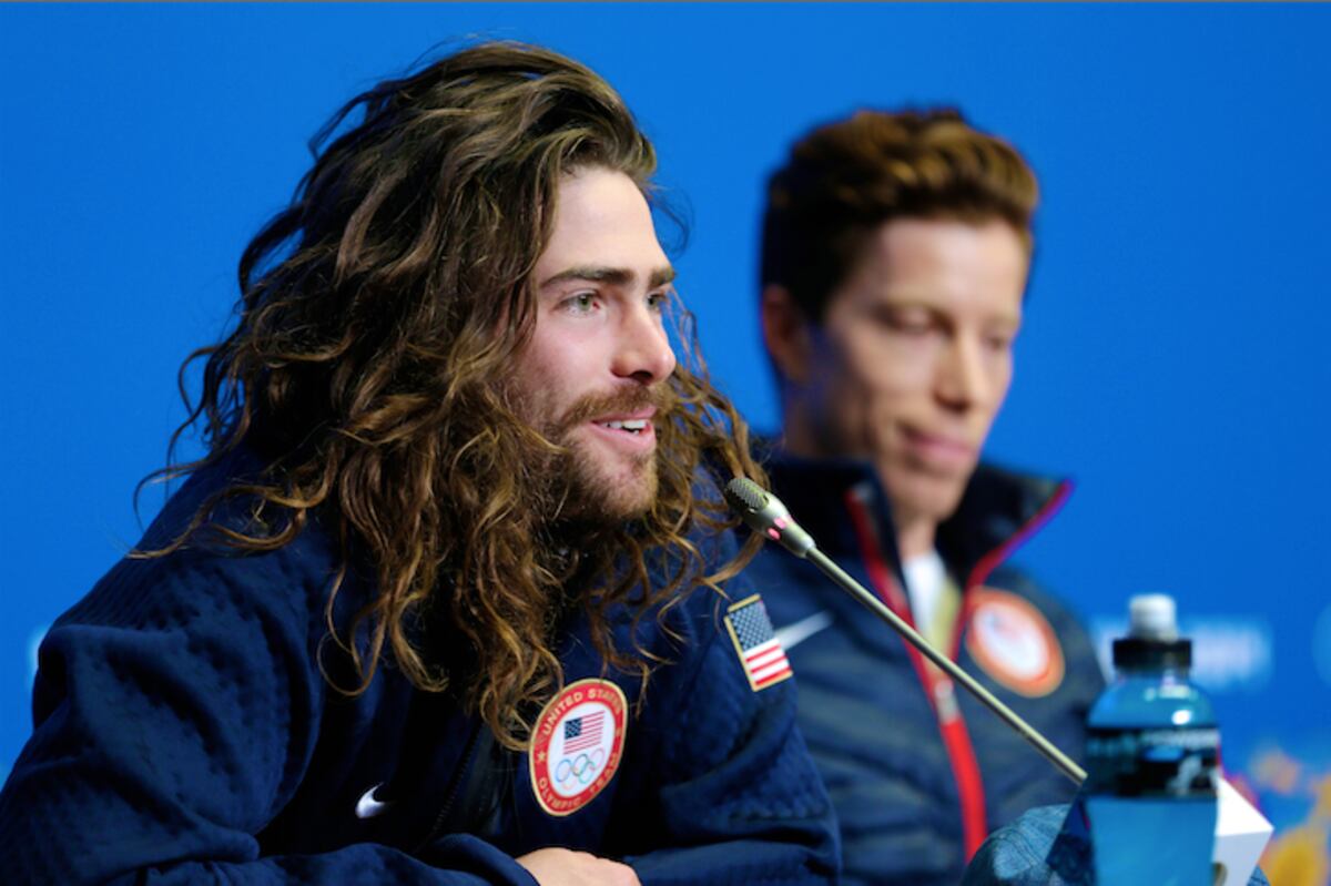 American Snowboarder Danny Davis Rips Sochi Halfpipe Conditions | News ...