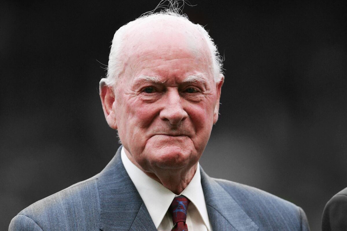 Tributes Paid to Sir Tom Finney Following His Death at the Age of 91 ...