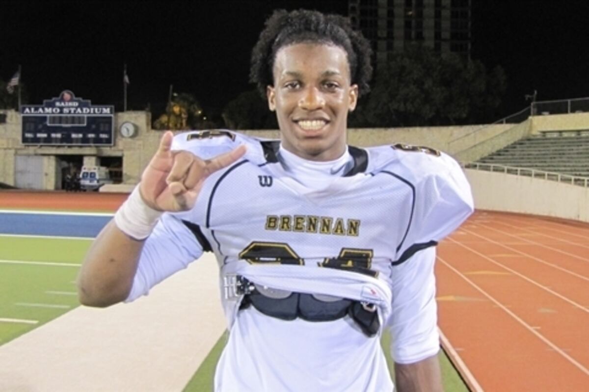 Texas Football: What Longhorn Fans Should Expect from Derick Roberson ...