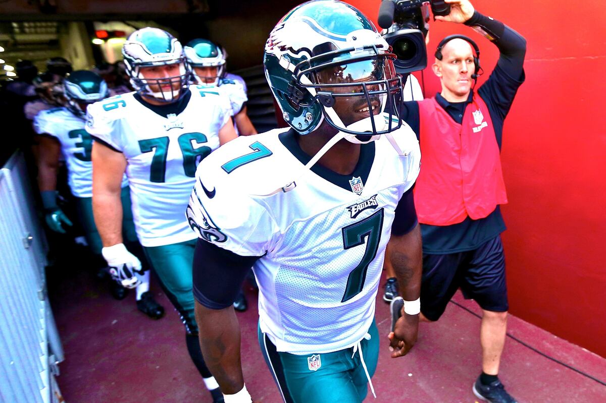 Mike Vick Will Head This Year's Cruel Season as the NFL Disembowels ...