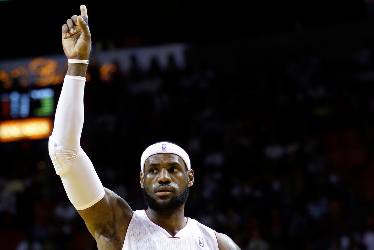 LeBron James Will Likely Look at NY Knicks, Then Walk Away | News ...
