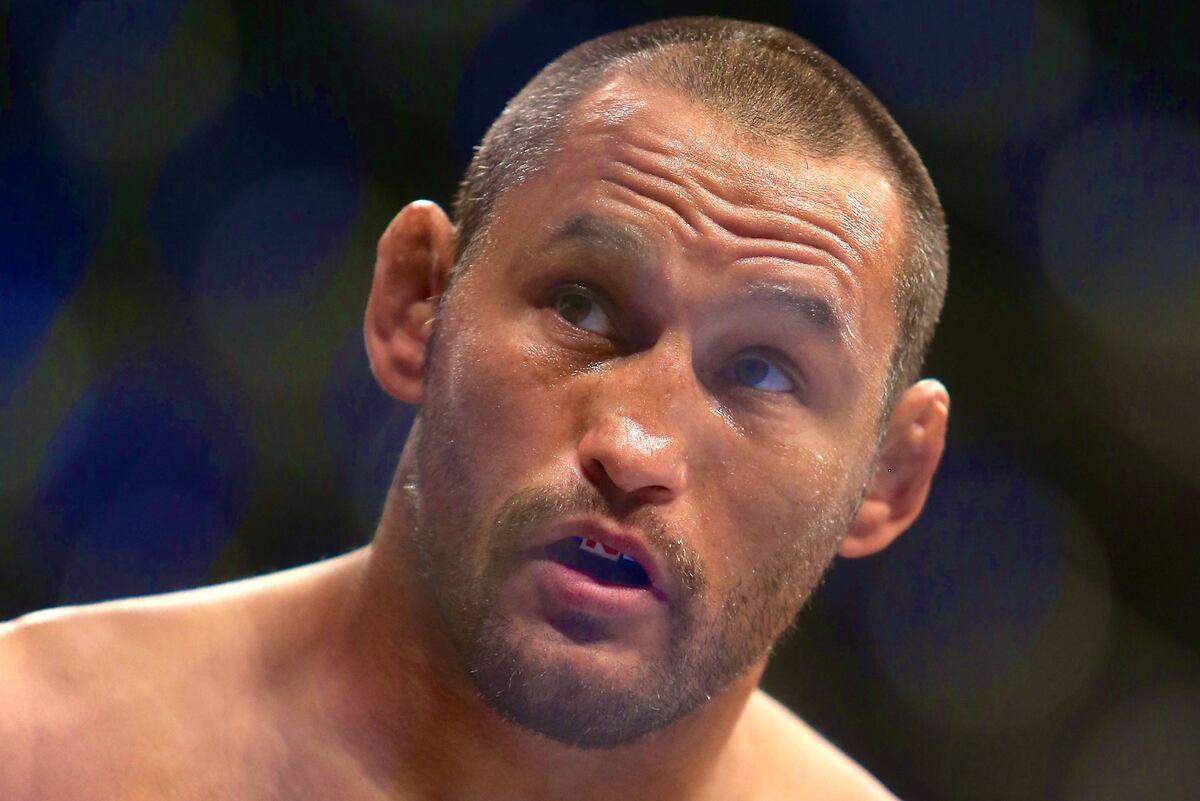 UFC Fight Night 38: Dan Henderson Beats Back Time with Comeback KO of ...