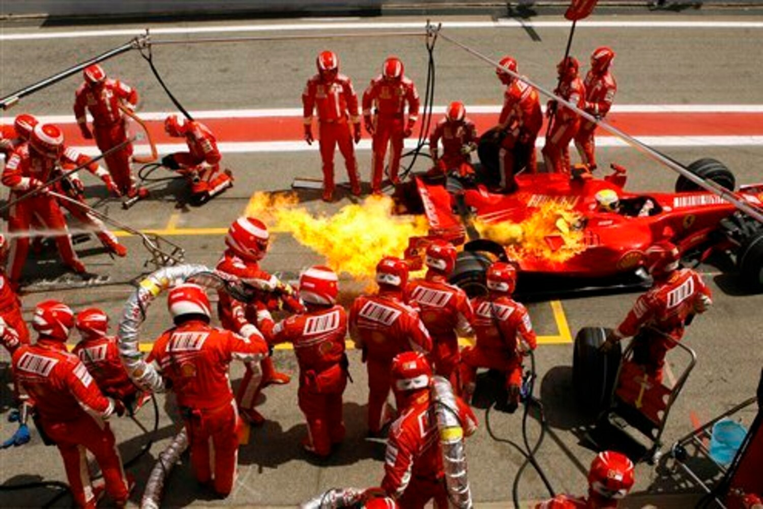 Pit Stops Gone Wrong: 10 Famous Gaffes in the Pit Lane | Bleacher Report