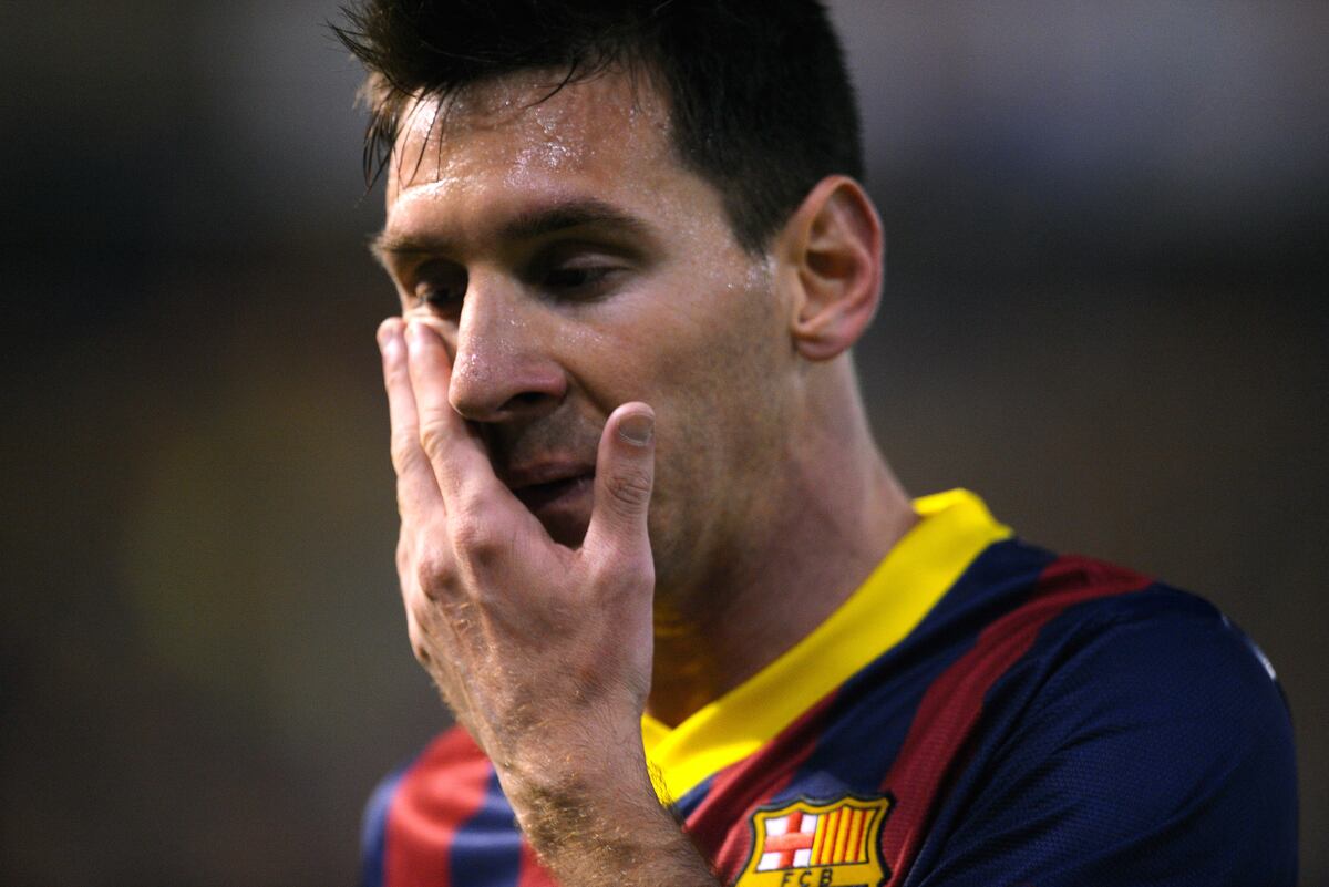 Lionel Messi Won't Leave Barcelona for Manchester City This Summer ...