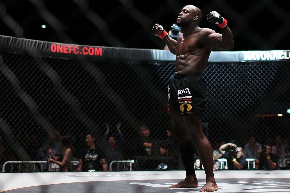 VIDEO: Melvin Manhoef Scores Brutal TKO over 'Cyborg' in Rematch | News ...