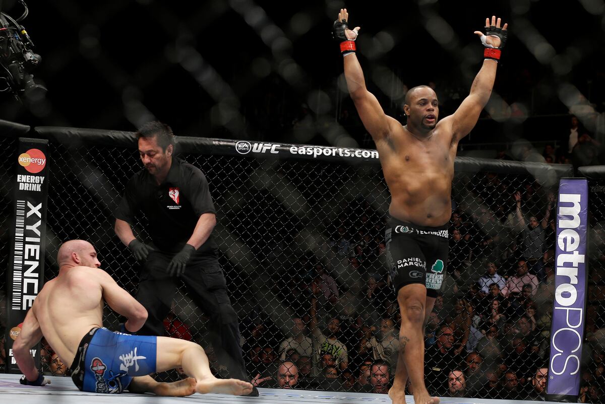 Daniel Cormier Will Wait for Title Shot with Win over Dan Henderson ...