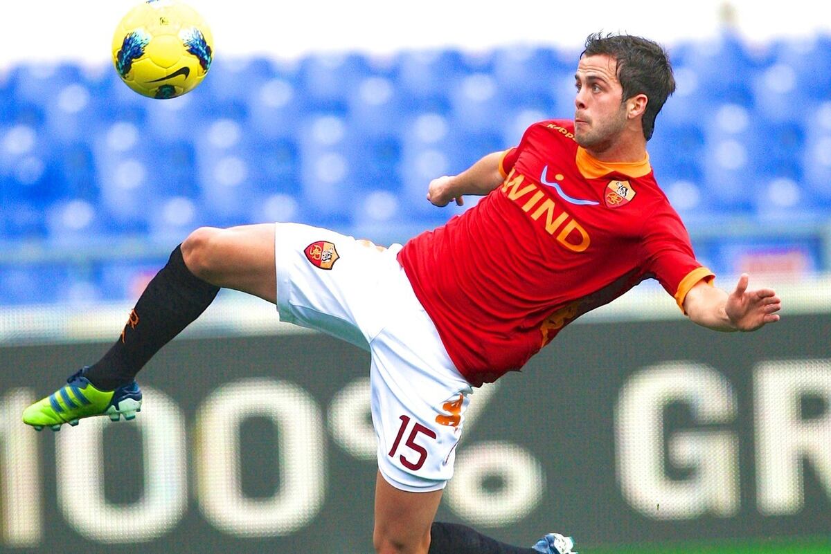 Miralem Pjanic Signs 4-Year Contract Extension with Roma | News, Scores ...