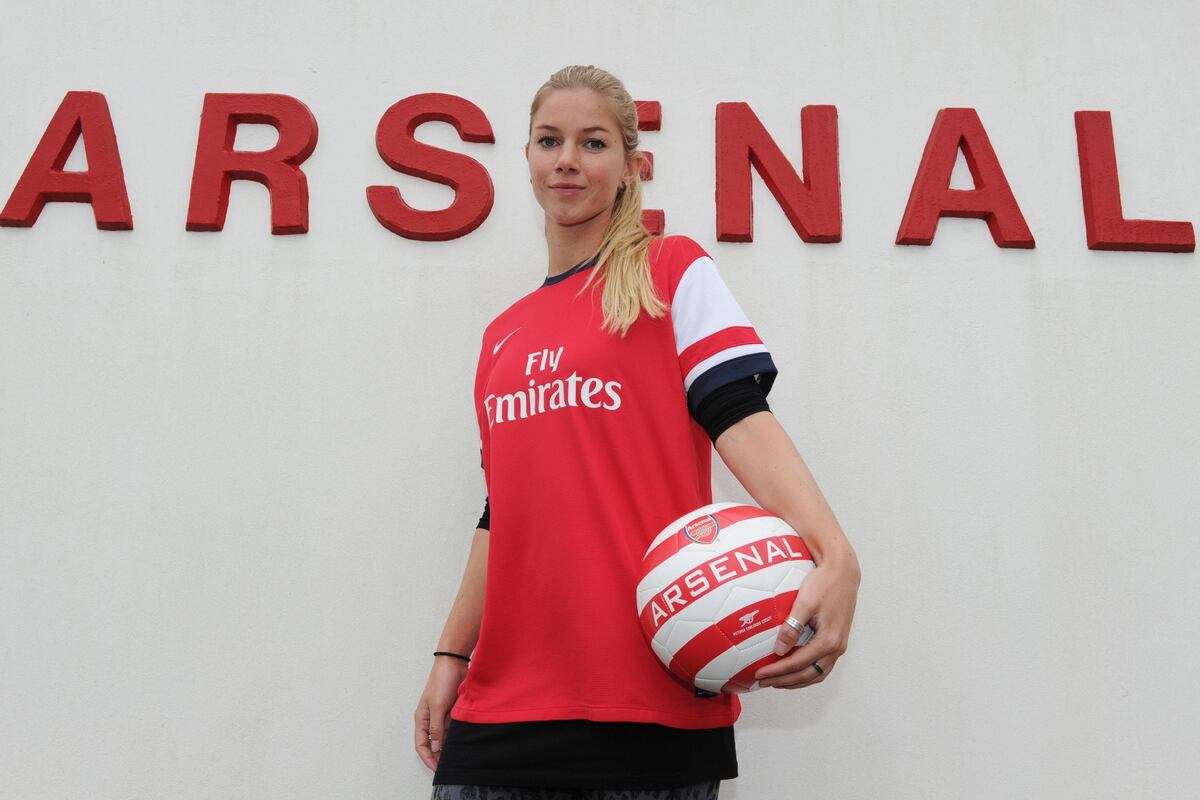 Anouk Hoogendijk Exclusive Arsenal Ladies Star Talks Bergkamp World
