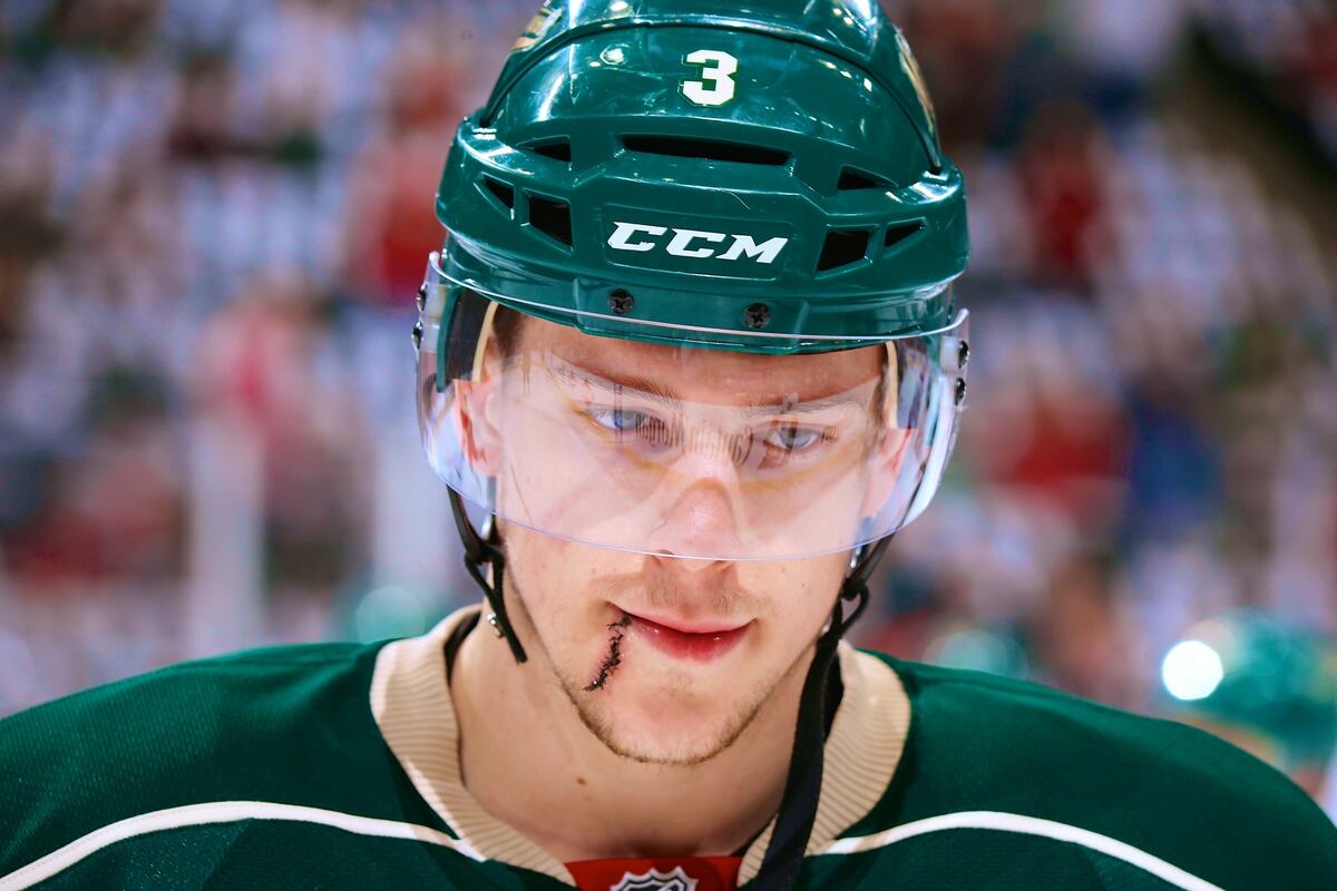 Wild's Charlie Coyle Reportedly Played Through 2 Separated Shoulders in ...