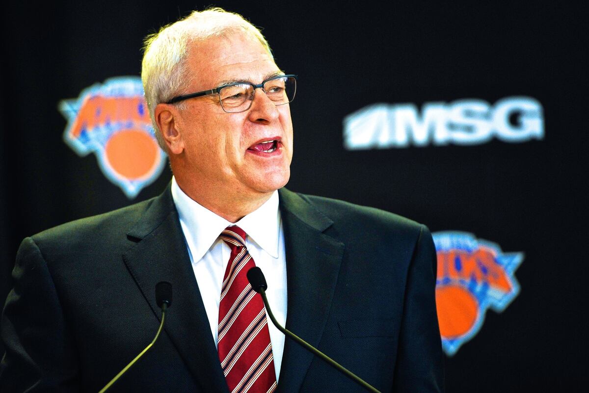 Phil Jackson Facing Enormous Pressure to Turn Around New York Knicks ...