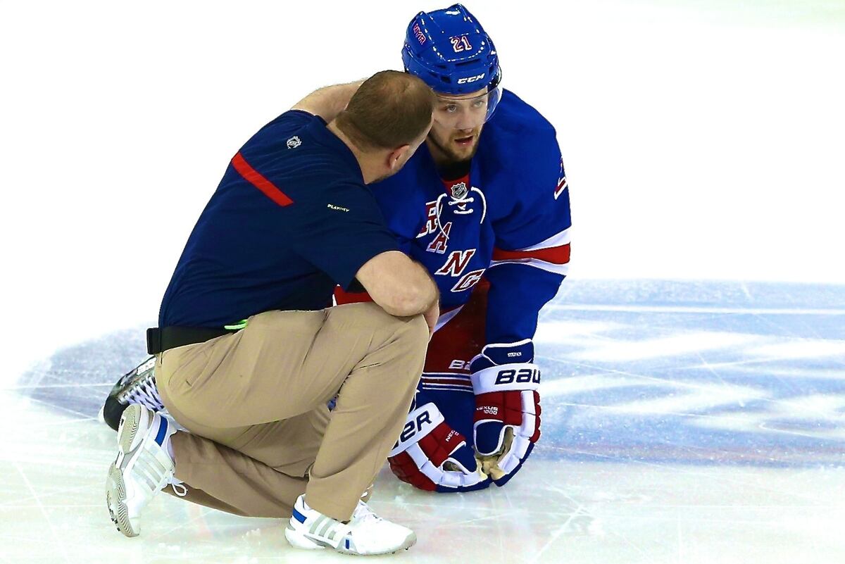 Derek Stepan Injury: Updates on Rangers Center's Recovery from Broken ...