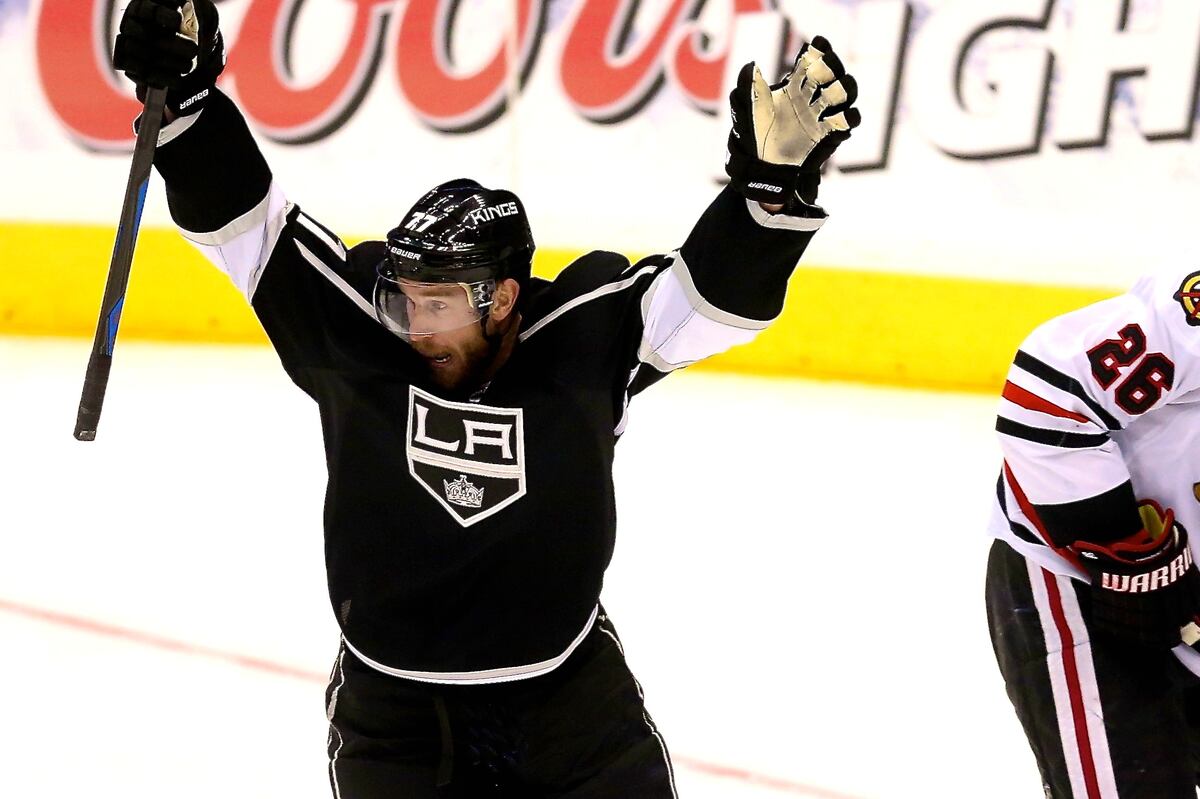 Jeff Carter Gives Kings the Edge over Blackhawks Once Again in Game 3 ...