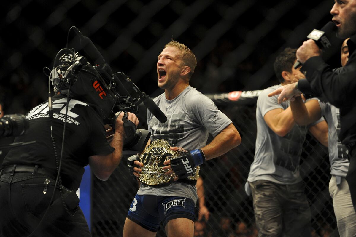UFC 173 Fight Video: Watch TJ Dillashaw Upend Renan Barao for ... UFC 173 Fight Video: Watch TJ Dillashaw Upend Renan Barao for ...