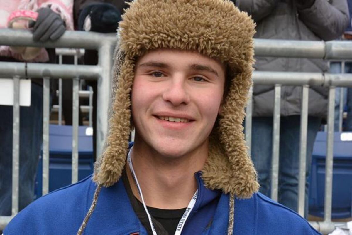 How Legally Blind Athlete Aaron Golub Reached His College Football ...